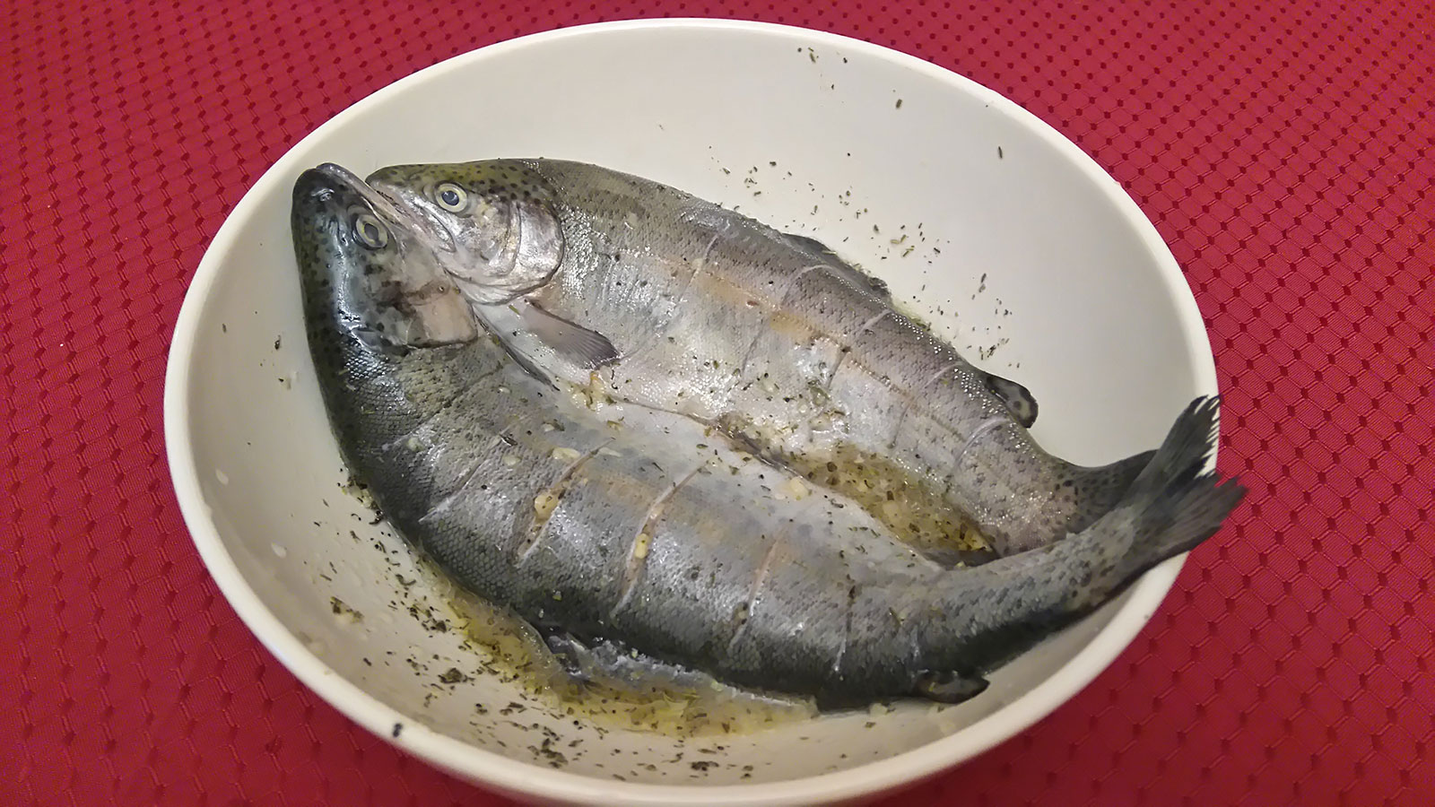 Păstrăv(i) cu legume și brânză la grătar - GrillNation